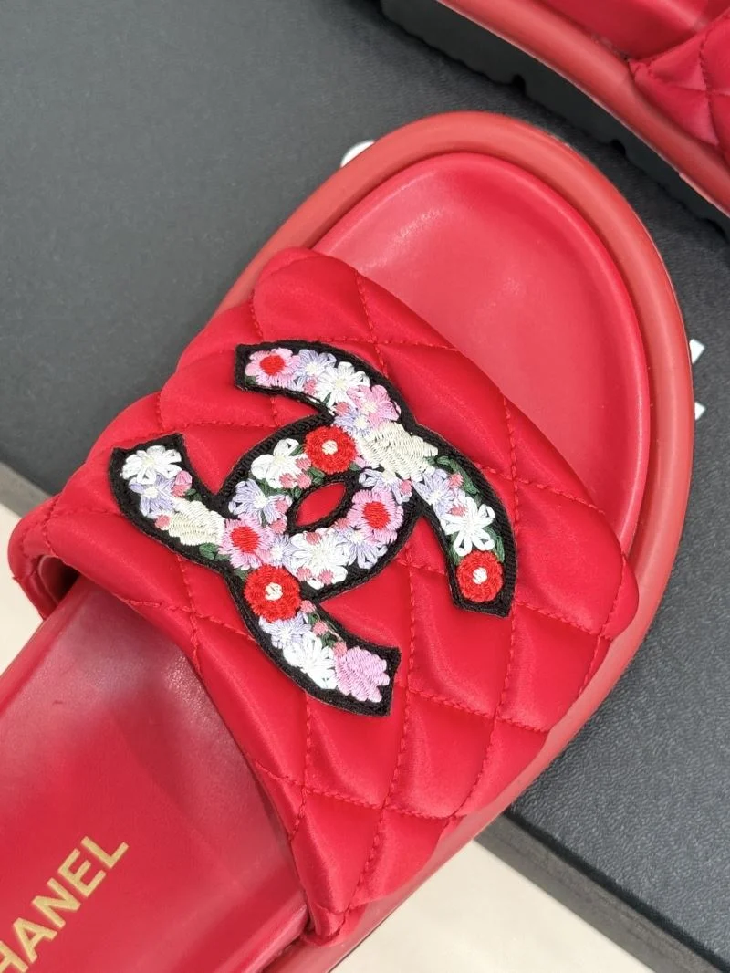 Low-cost Chanel Slippers
