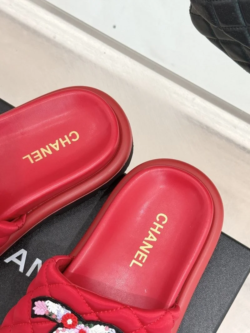 Low-cost Chanel Slippers
