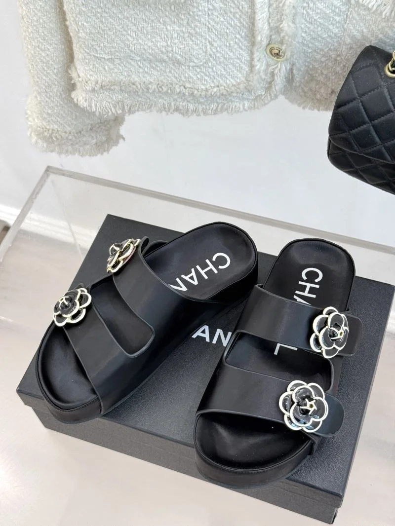 Top mirror Chanel Slippers