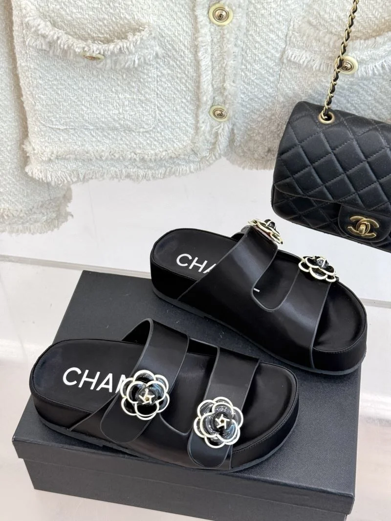 Top mirror Chanel Slippers