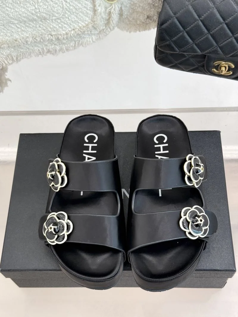 Top mirror Chanel Slippers