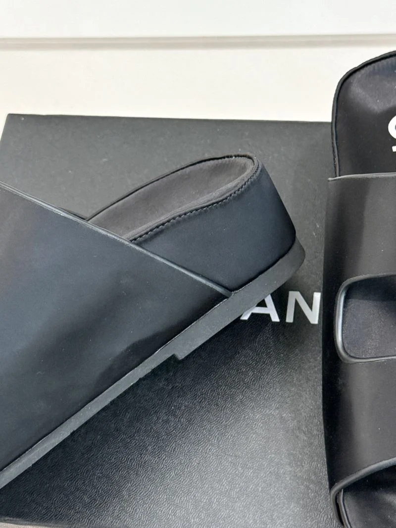 Top mirror Chanel Slippers