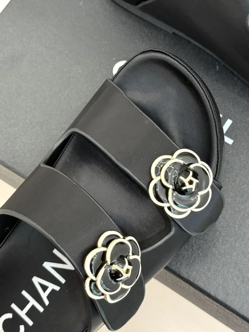 Top mirror Chanel Slippers