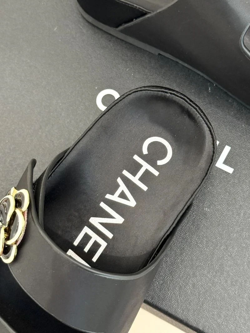 Top mirror Chanel Slippers