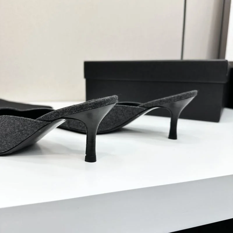 Low-cost Chanel Slippers