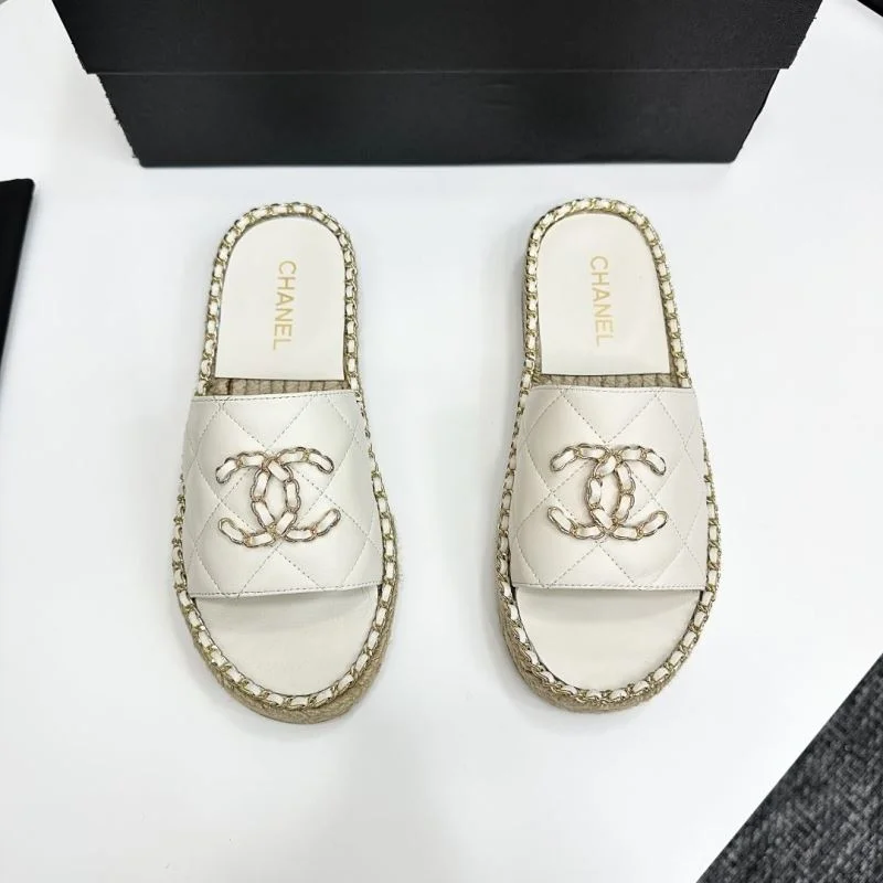 Low-cost Chanel Slippers