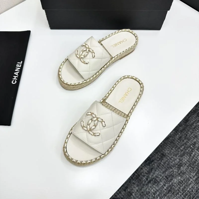 Low-cost Chanel Slippers