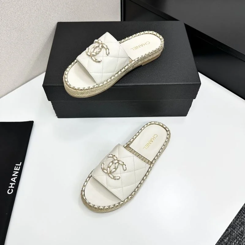 Low-cost Chanel Slippers