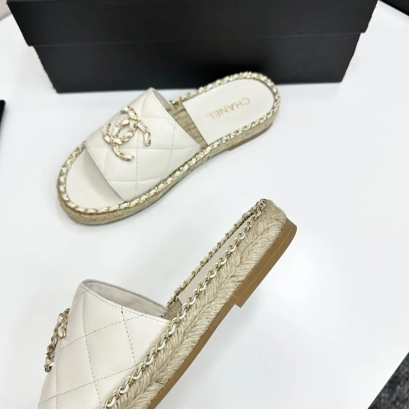 Low-cost Chanel Slippers