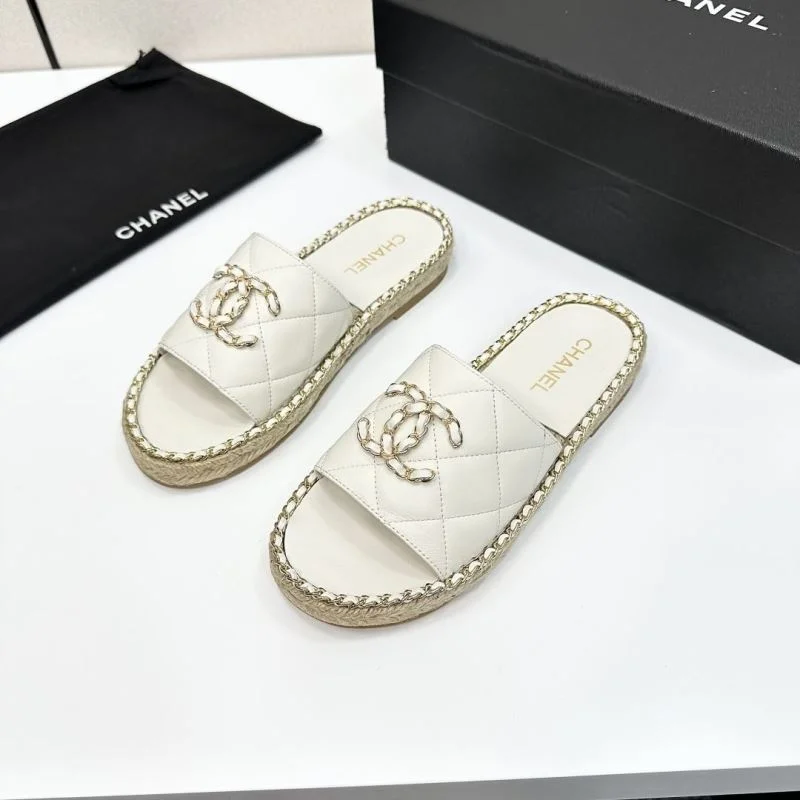 Low-cost Chanel Slippers