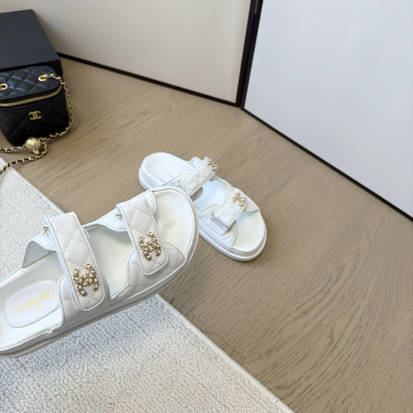 Top mirror Chanel Slippers