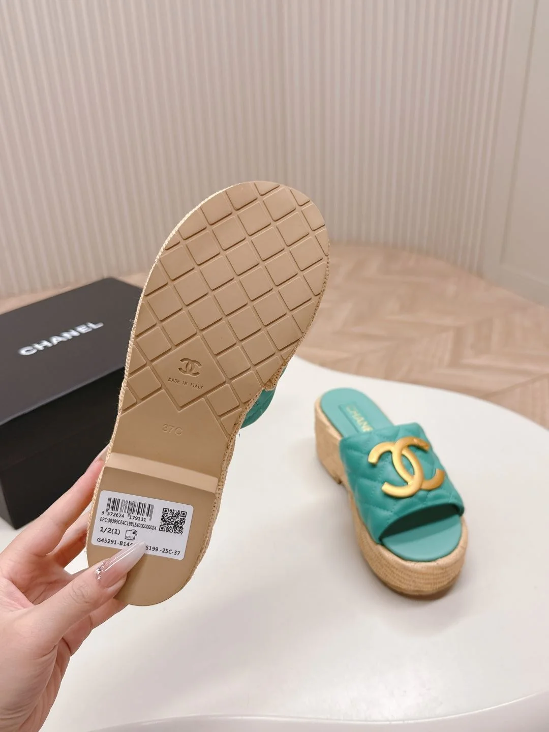 Top mirror Chanel Slippers