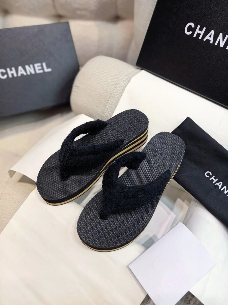 Top mirror Chanel Slippers