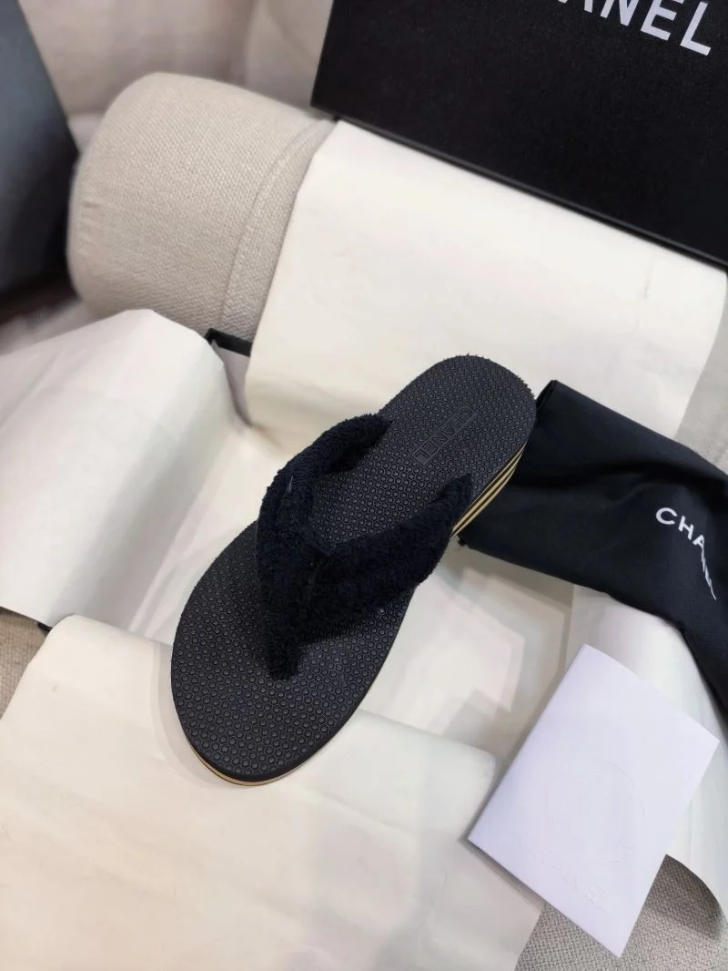 Top mirror Chanel Slippers