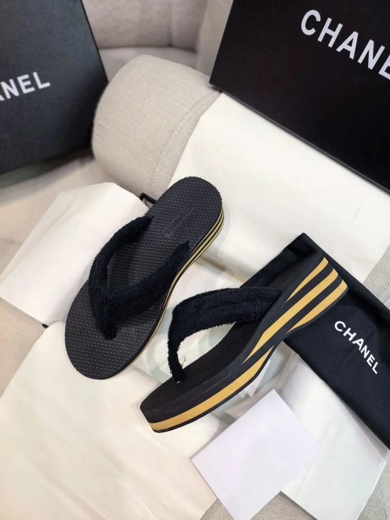 Top mirror Chanel Slippers