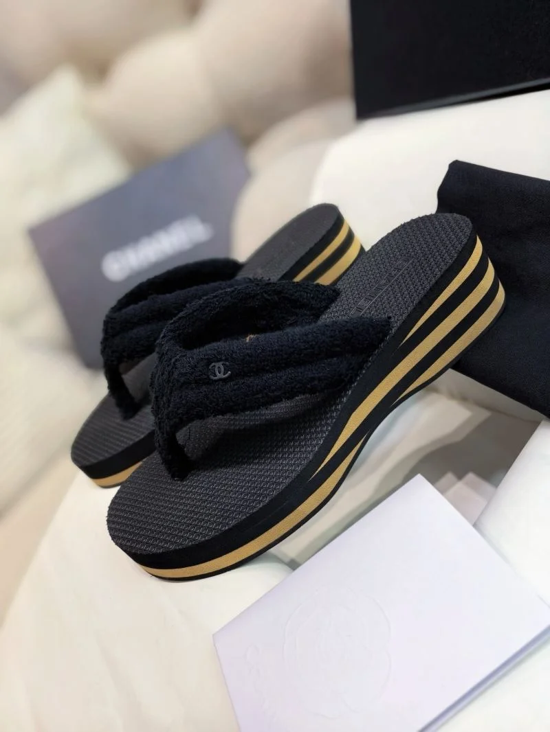 Top mirror Chanel Slippers