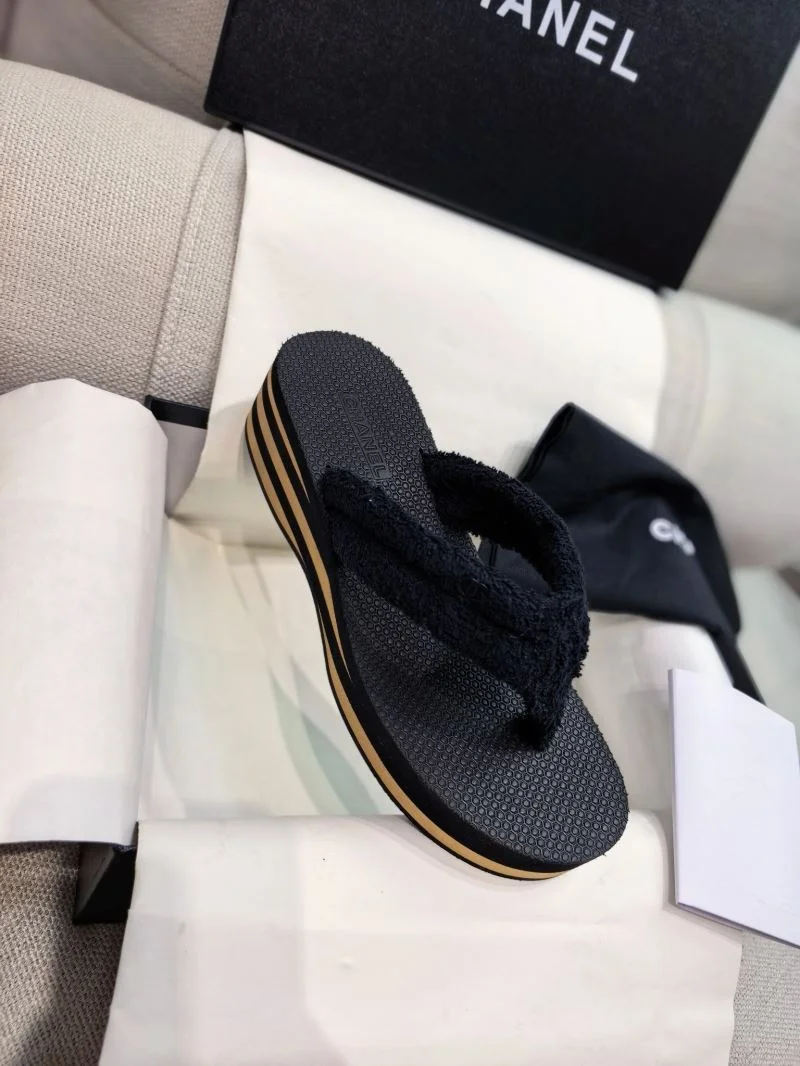 Top mirror Chanel Slippers