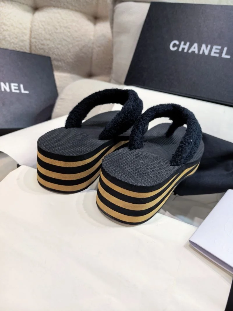 Top mirror Chanel Slippers