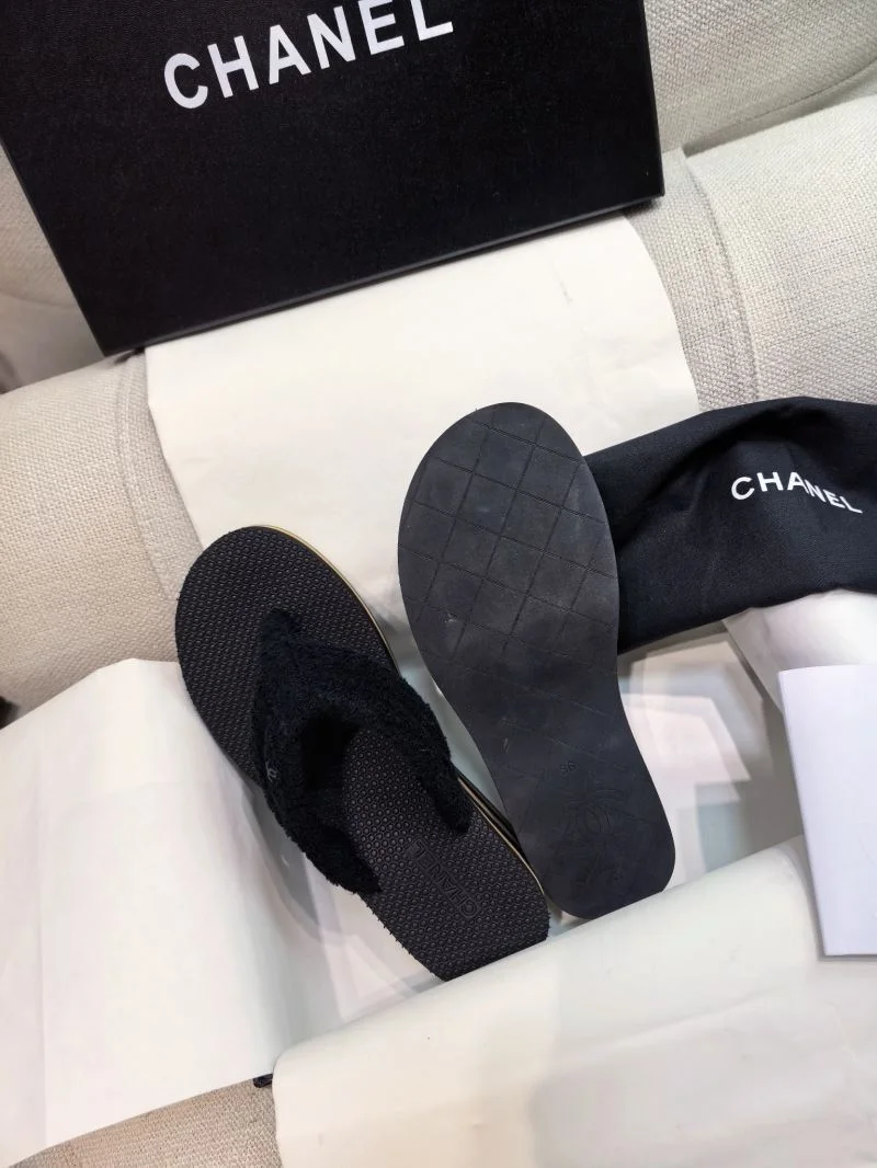 Top mirror Chanel Slippers
