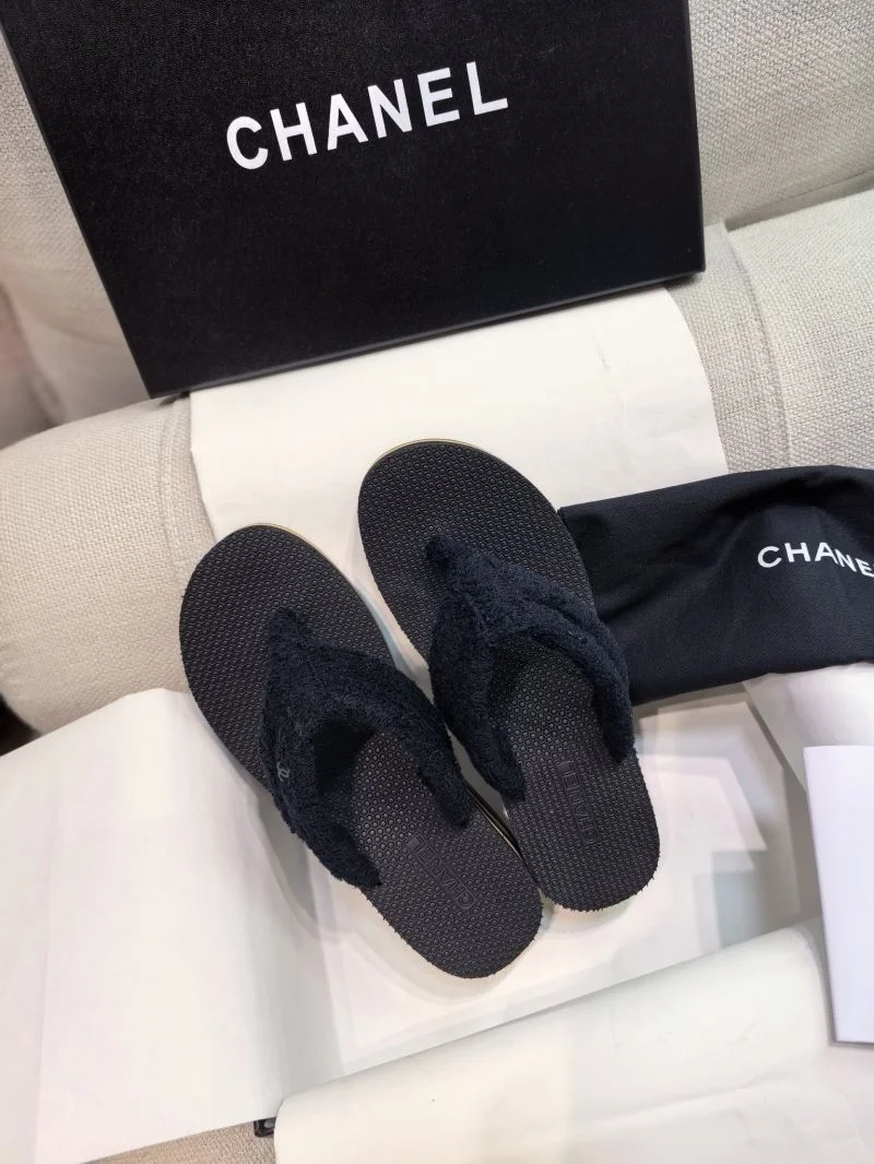 Top mirror Chanel Slippers