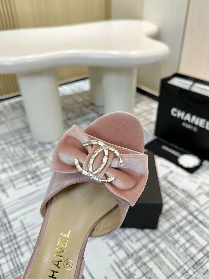 Low-cost Chanel Slippers