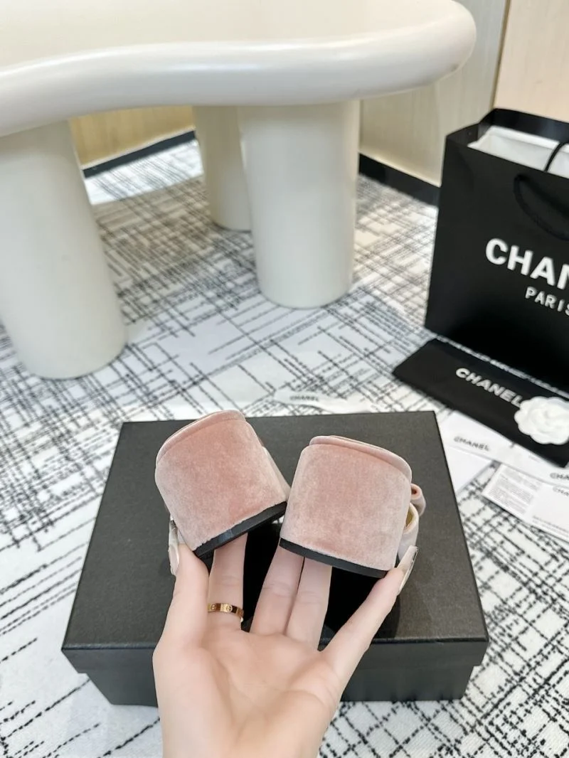 Low-cost Chanel Slippers
