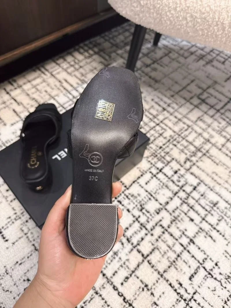 Accurate model Chanel Slippers