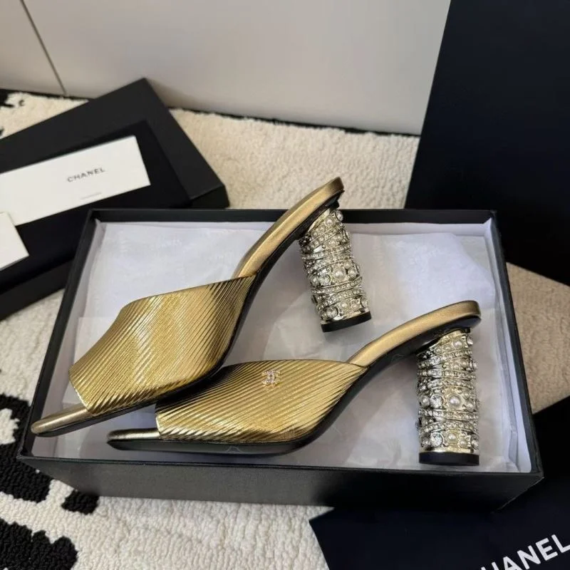 Low-cost Chanel Slippers