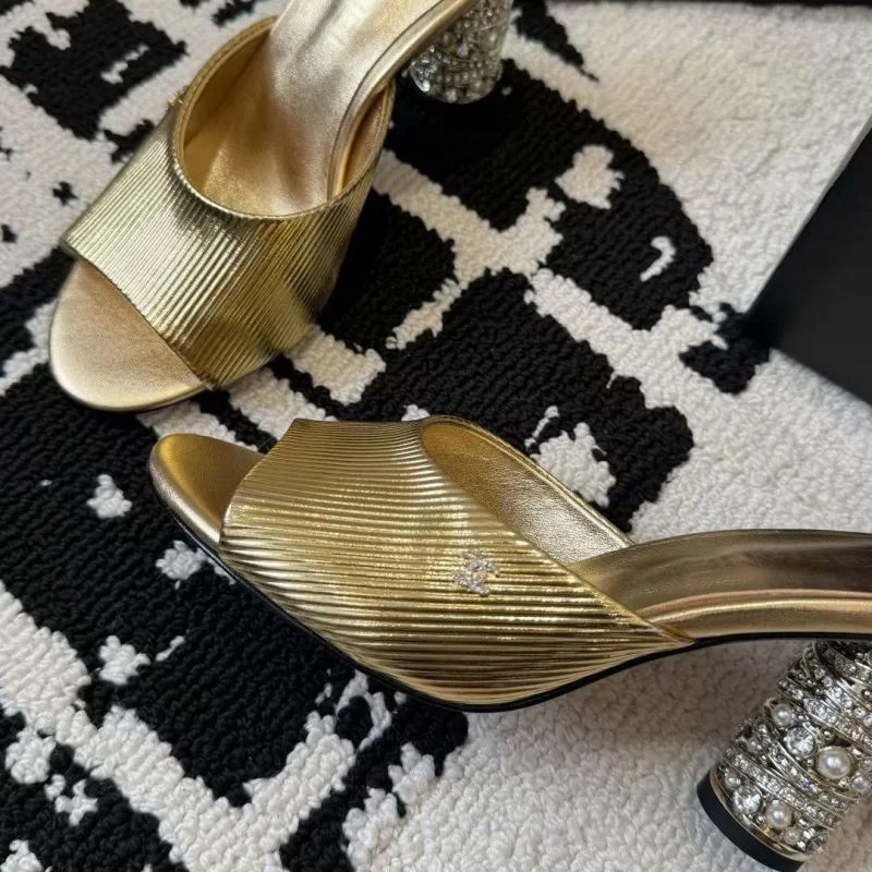Low-cost Chanel Slippers