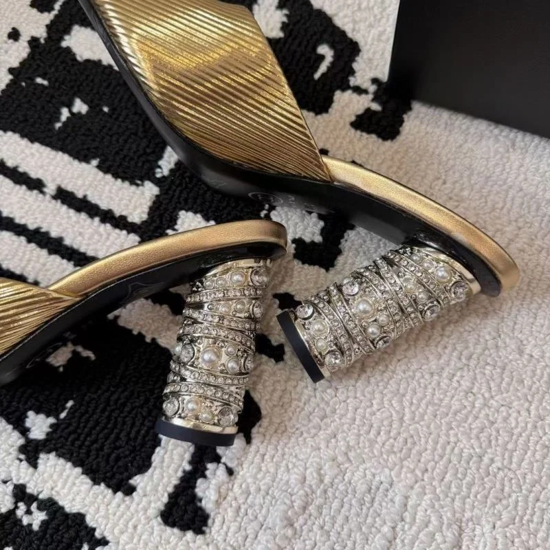 Low-cost Chanel Slippers