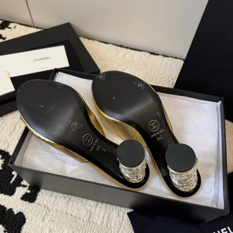 Low-cost Chanel Slippers