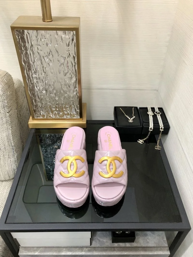 Low-cost Chanel Slippers