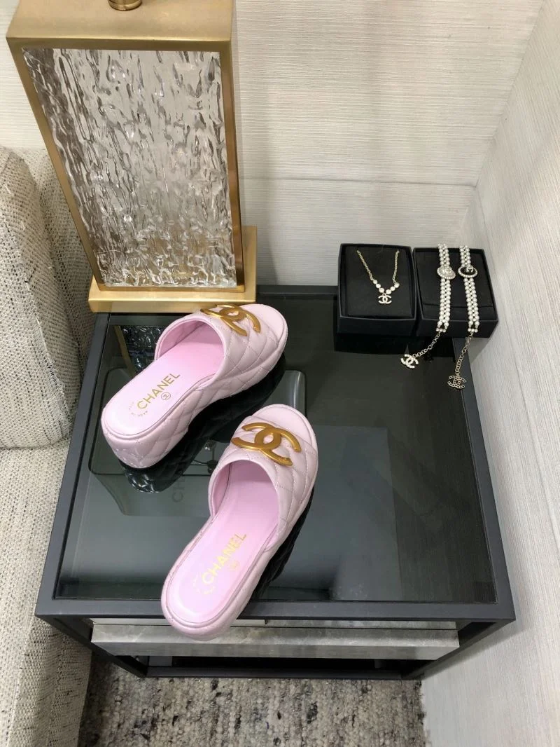 Low-cost Chanel Slippers