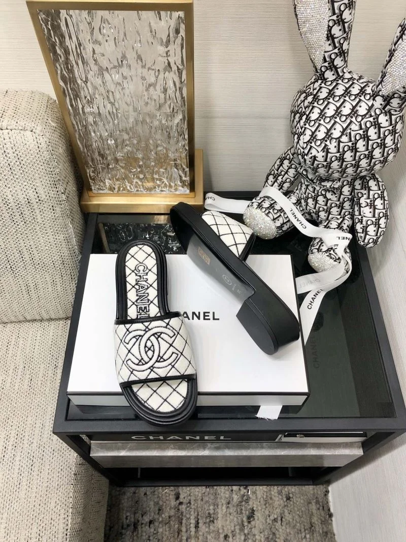 Top mirror Chanel Slippers
