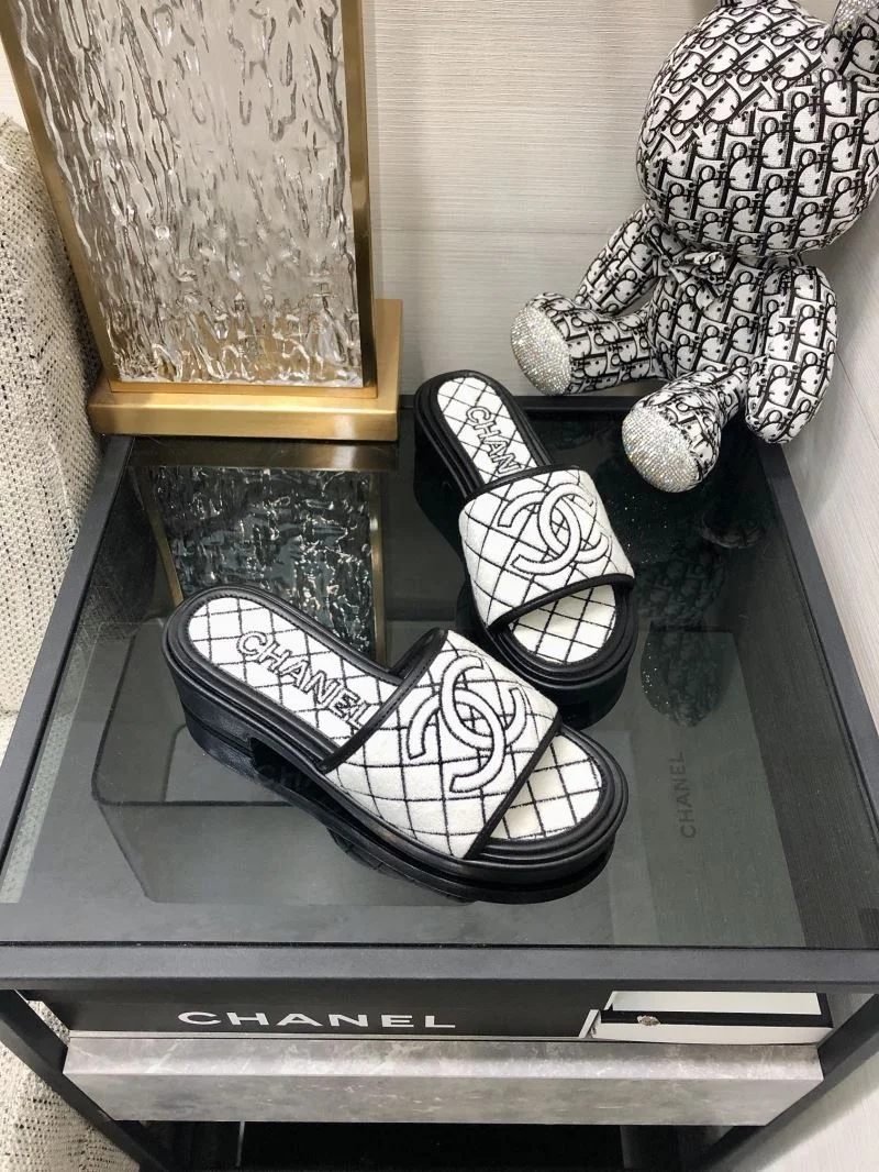 Top mirror Chanel Slippers
