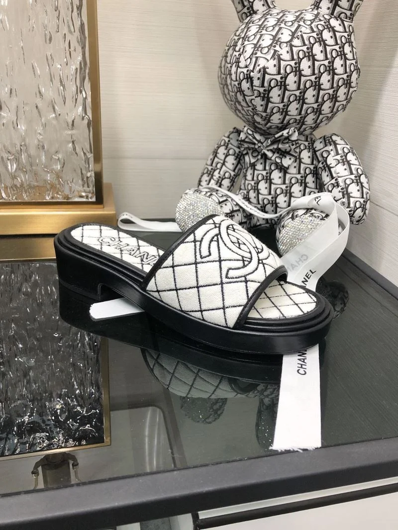 Top mirror Chanel Slippers