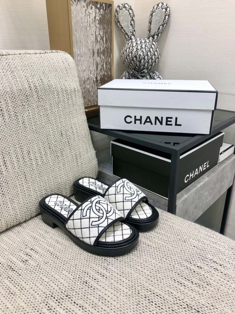 Top mirror Chanel Slippers
