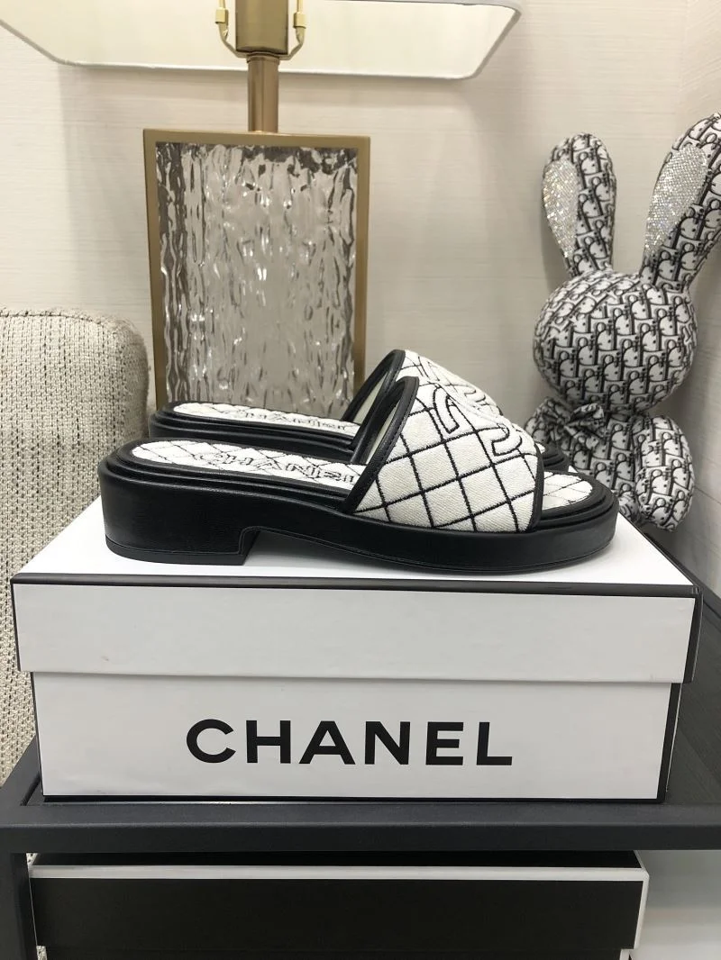 Top mirror Chanel Slippers