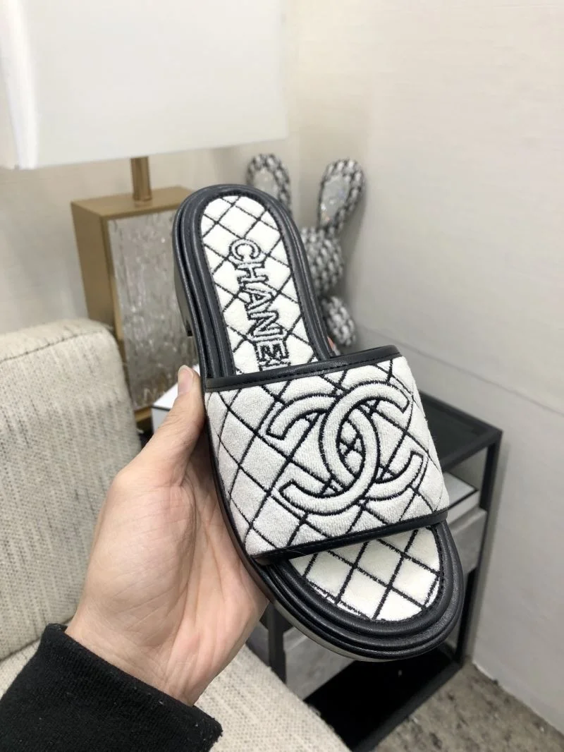 Top mirror Chanel Slippers