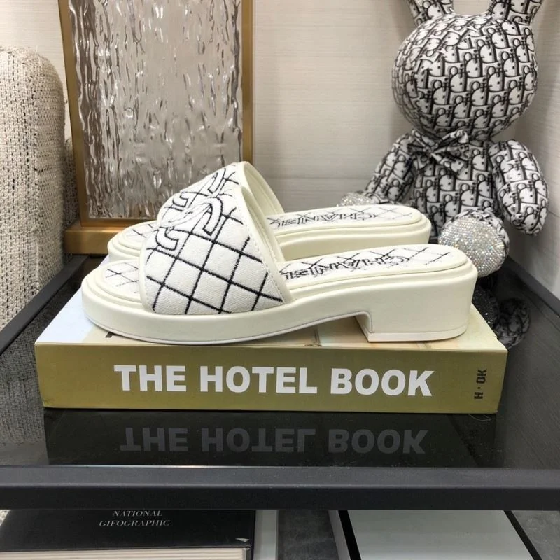 Top match Chanel Slippers