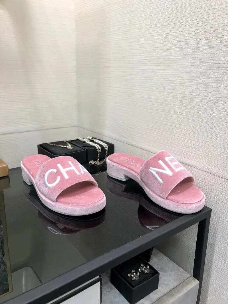 Low-cost Chanel Slippers
