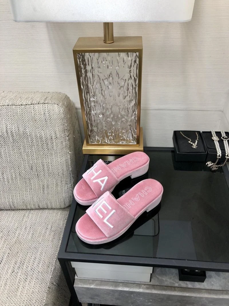 Low-cost Chanel Slippers