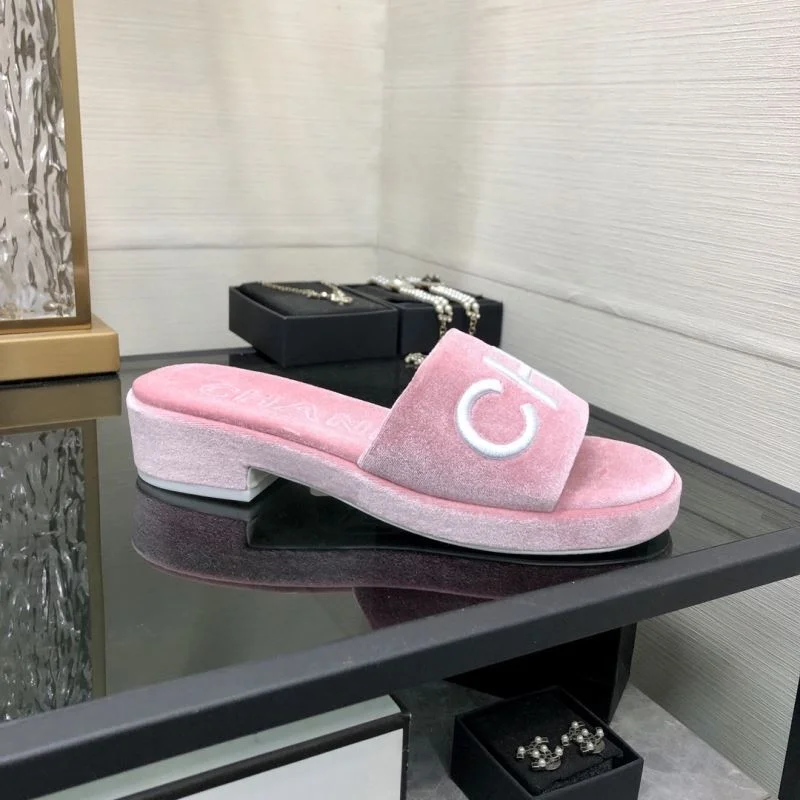 Low-cost Chanel Slippers