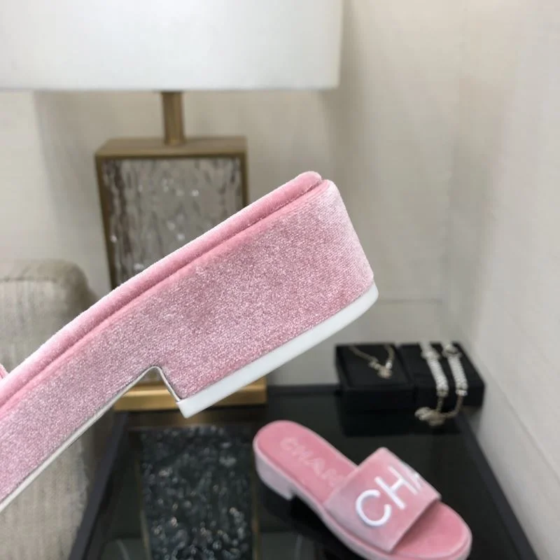 Low-cost Chanel Slippers