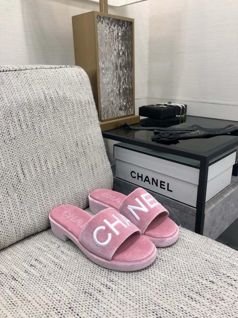 Low-cost Chanel Slippers