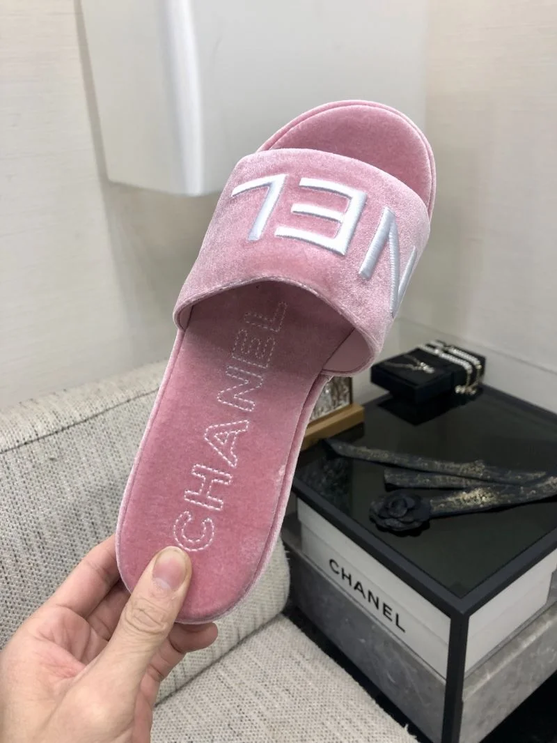 Low-cost Chanel Slippers