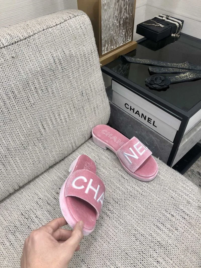 Low-cost Chanel Slippers