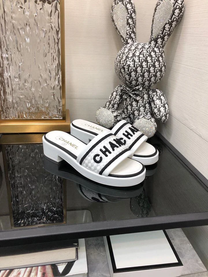 Low-cost Chanel Slippers