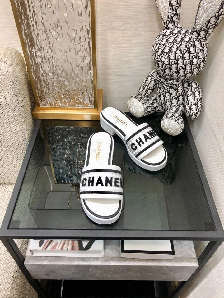 Low-cost Chanel Slippers