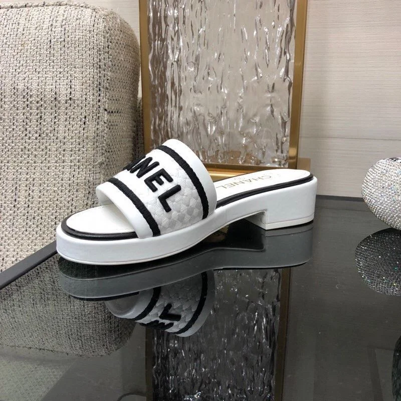 Low-cost Chanel Slippers